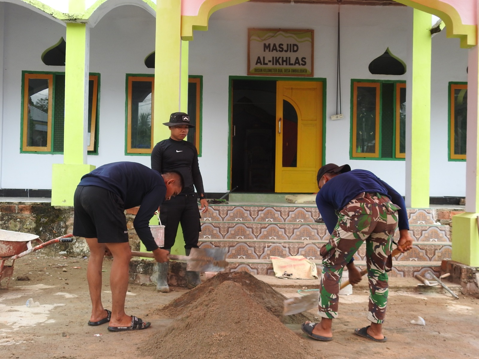 Satgas TMMD ke-124 Kodim 1314/Gorut Capai 50 Persen Pembangunan MCK dan Tempat Wudu Masjid Al ...